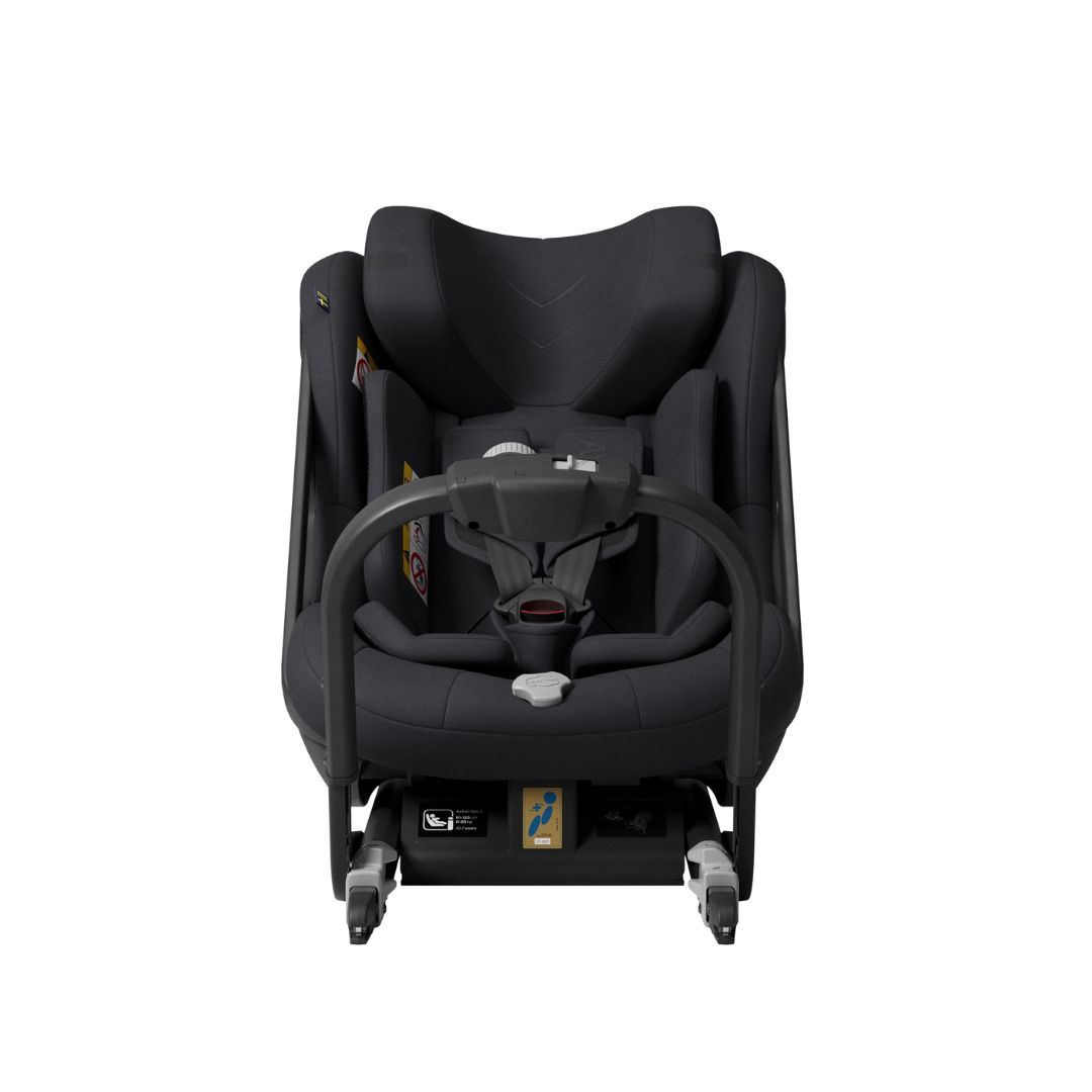Axkid ONE 3 isofix bilbarnstol svart . Pyret & Snäckan