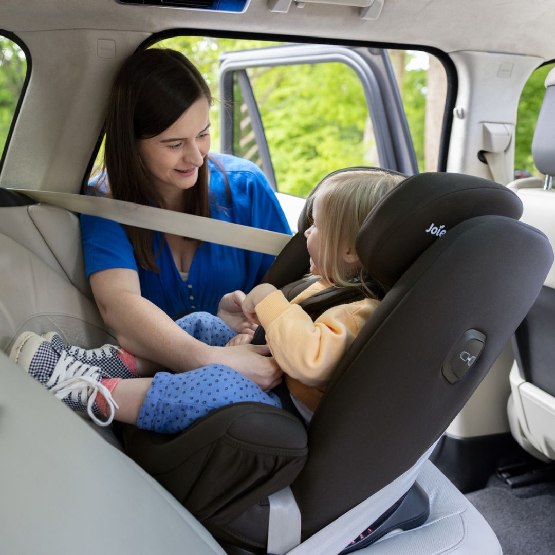 Köp bilbarnstol Joie Every Stage Svart Pyret & Snäckan